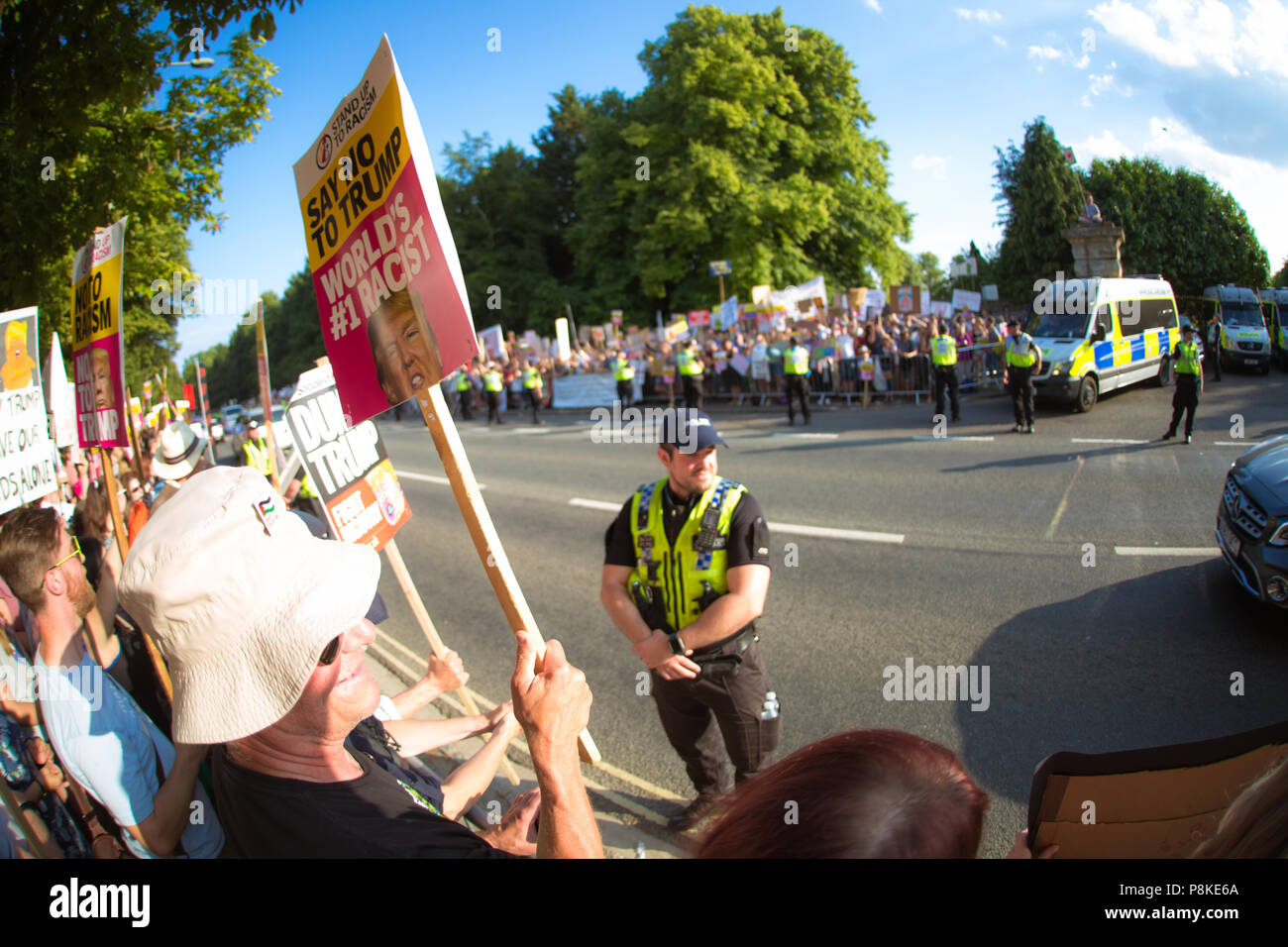 Angry crowds outside Blenheim palace protest against president Donald ...