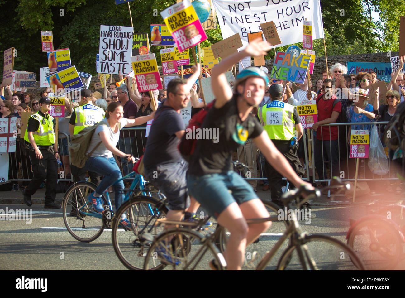 Angry crowds outside Blenheim palace protest against president Donald ...