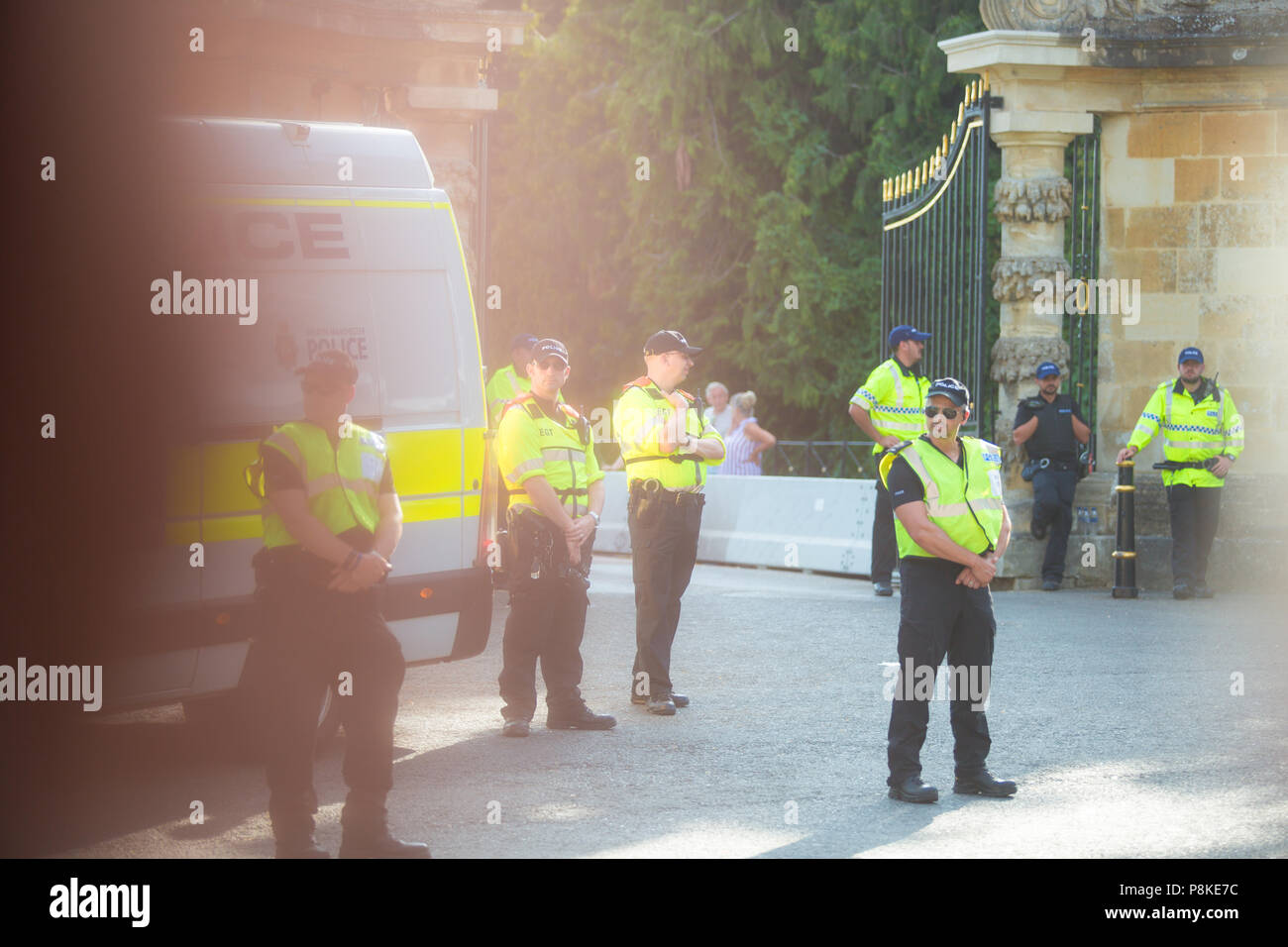 Angry crowds outside Blenheim palace protest against president Donald ...
