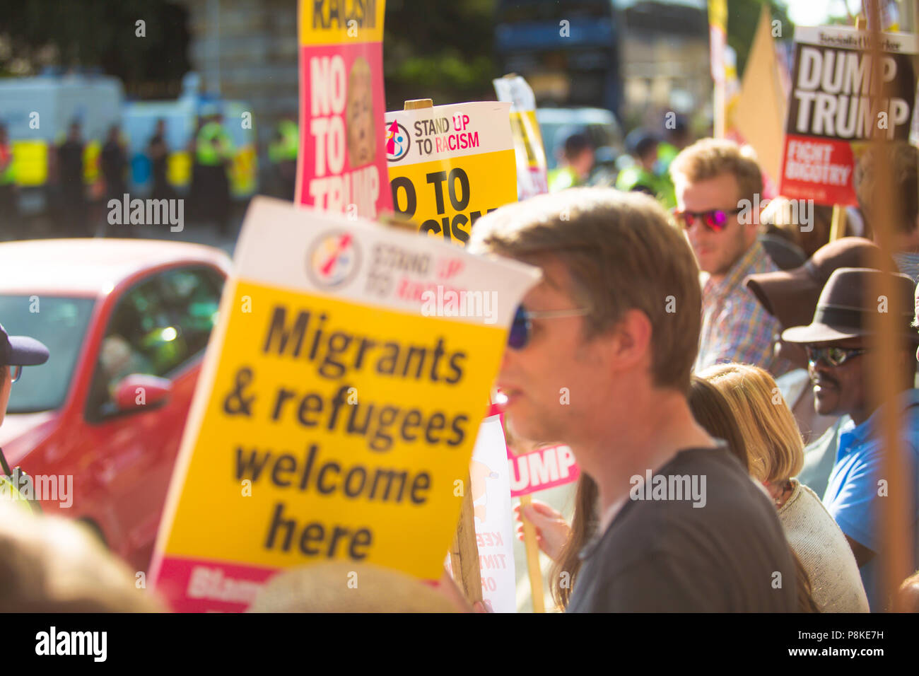 Angry crowds outside Blenheim palace protest against president Donald ...