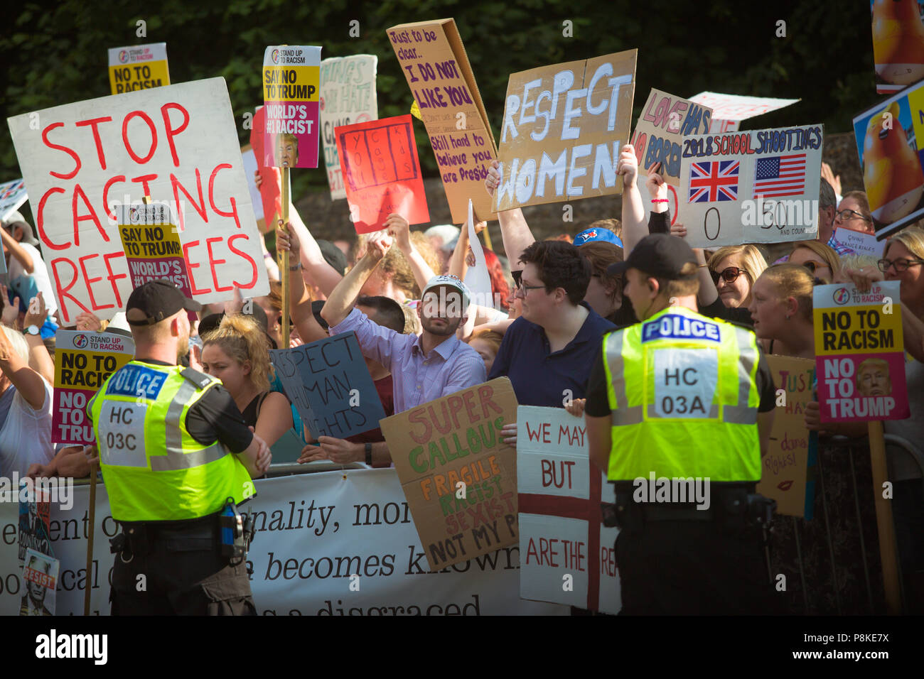 Angry crowds outside Blenheim palace protest against president Donald ...