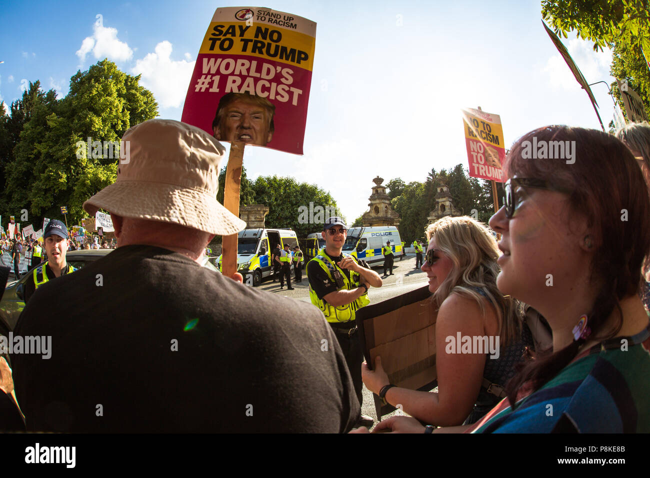 Angry crowds outside Blenheim palace protest against president Donald ...