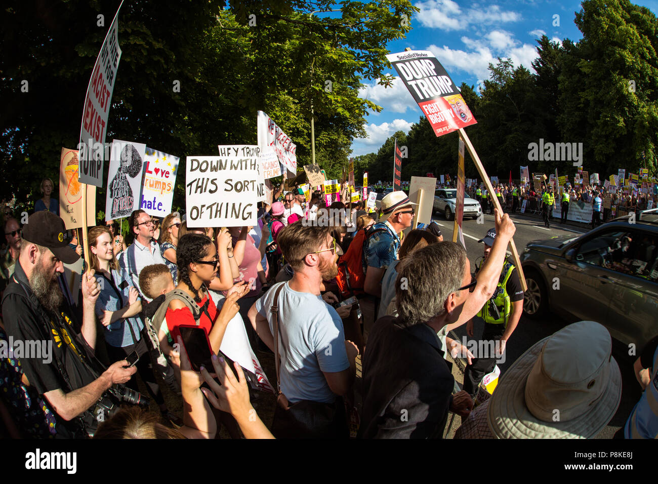 Angry crowds outside Blenheim palace protest against president Donald ...
