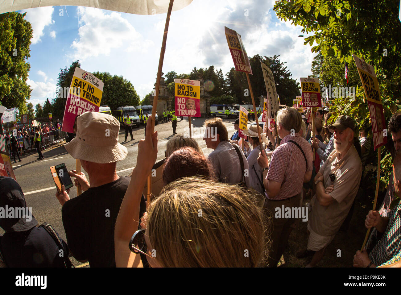 Angry crowds outside Blenheim palace protest against president Donald ...