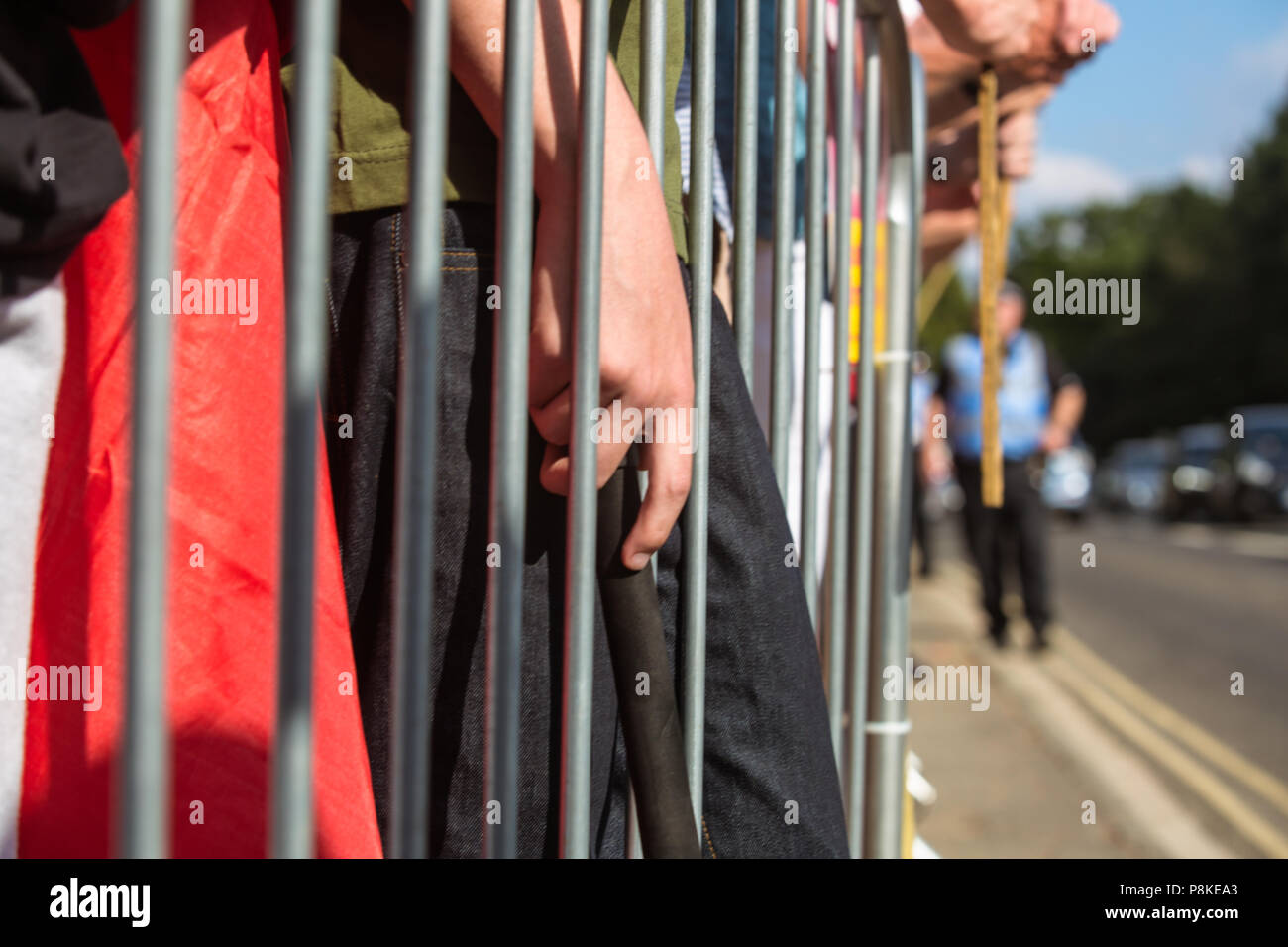 Angry crowds outside Blenheim palace protest against president Donald ...