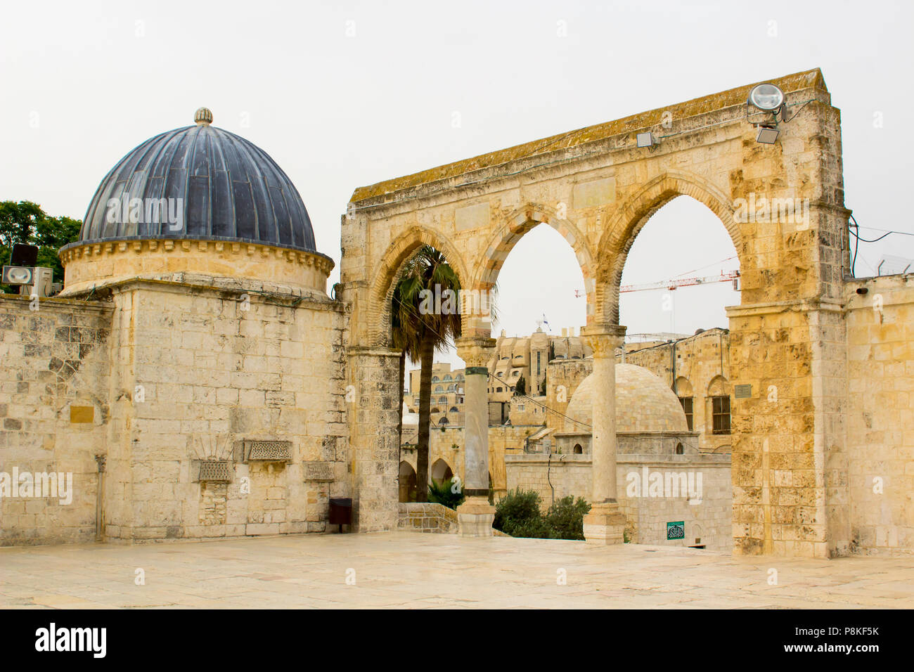 Islamic columns hi-res stock photography and images - Alamy