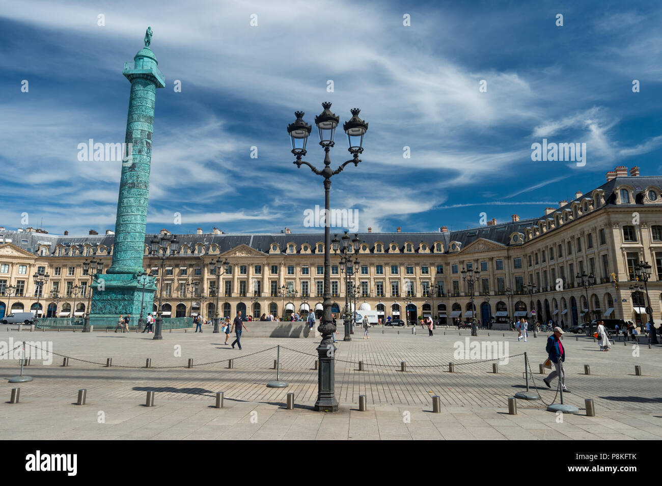 Paris landmarks hi-res stock photography and images - Alamy