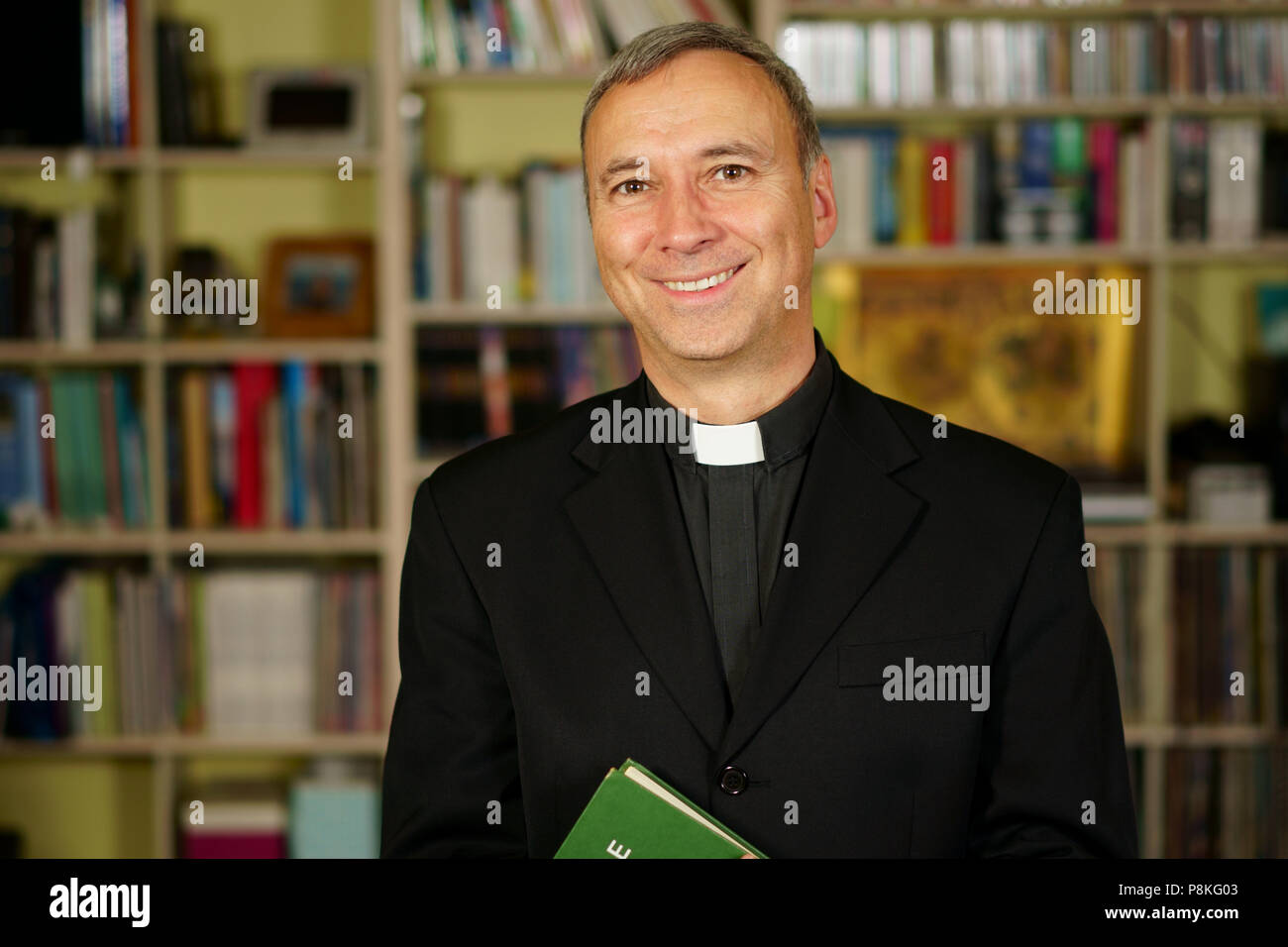 Priest Praying Catholic Hi res Stock Photography And Images Alamy priest-praying-catholic-hi-res-stock-photography-and-images-alamy