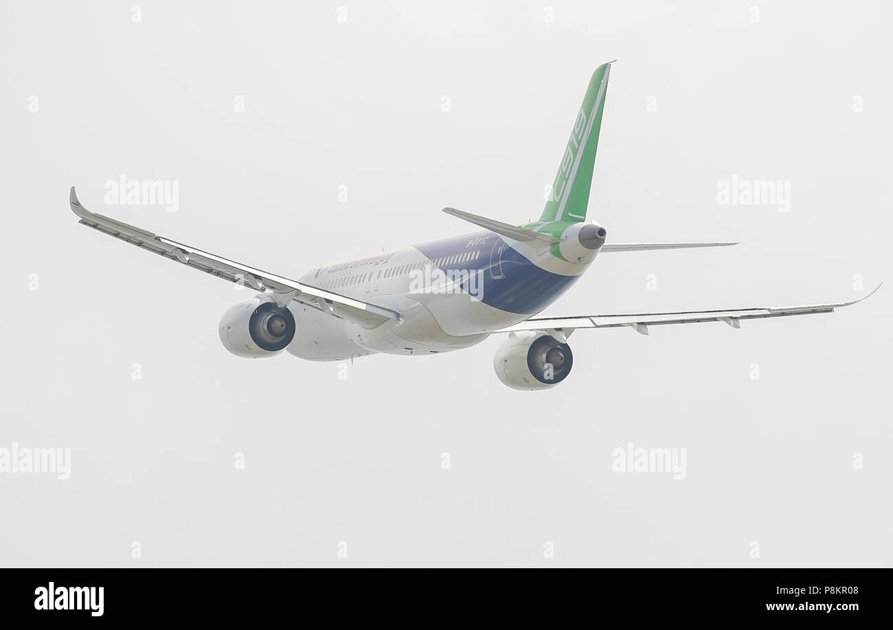 First long distance flight hi-res stock photography and images - Alamy