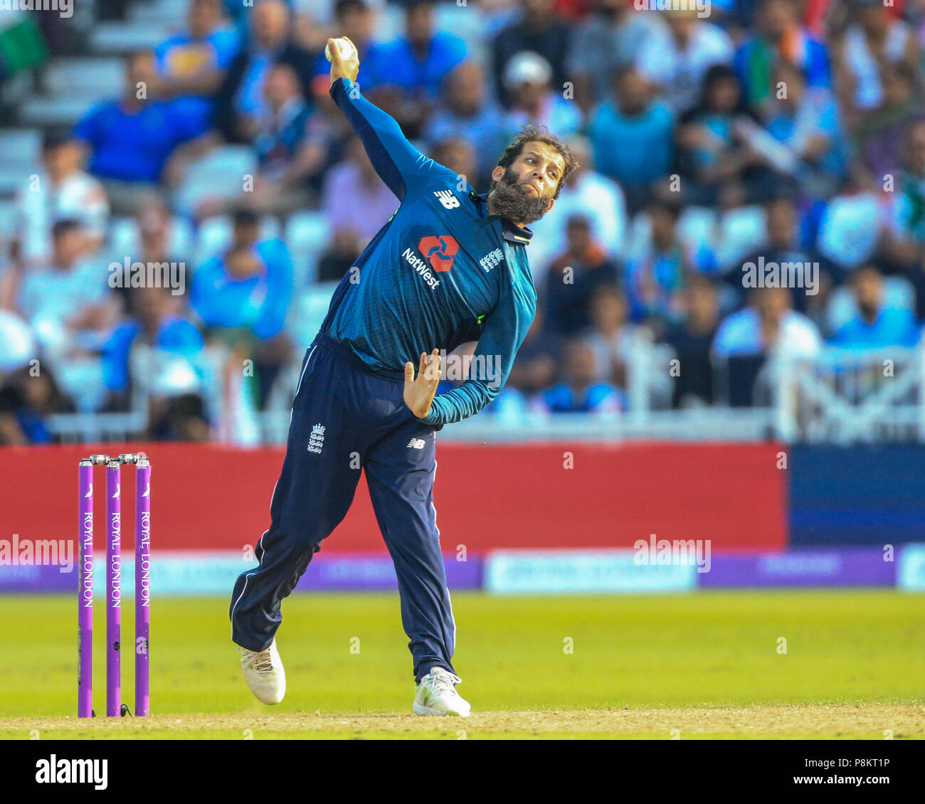 Bowling team hi-res stock photography and images - Alamy