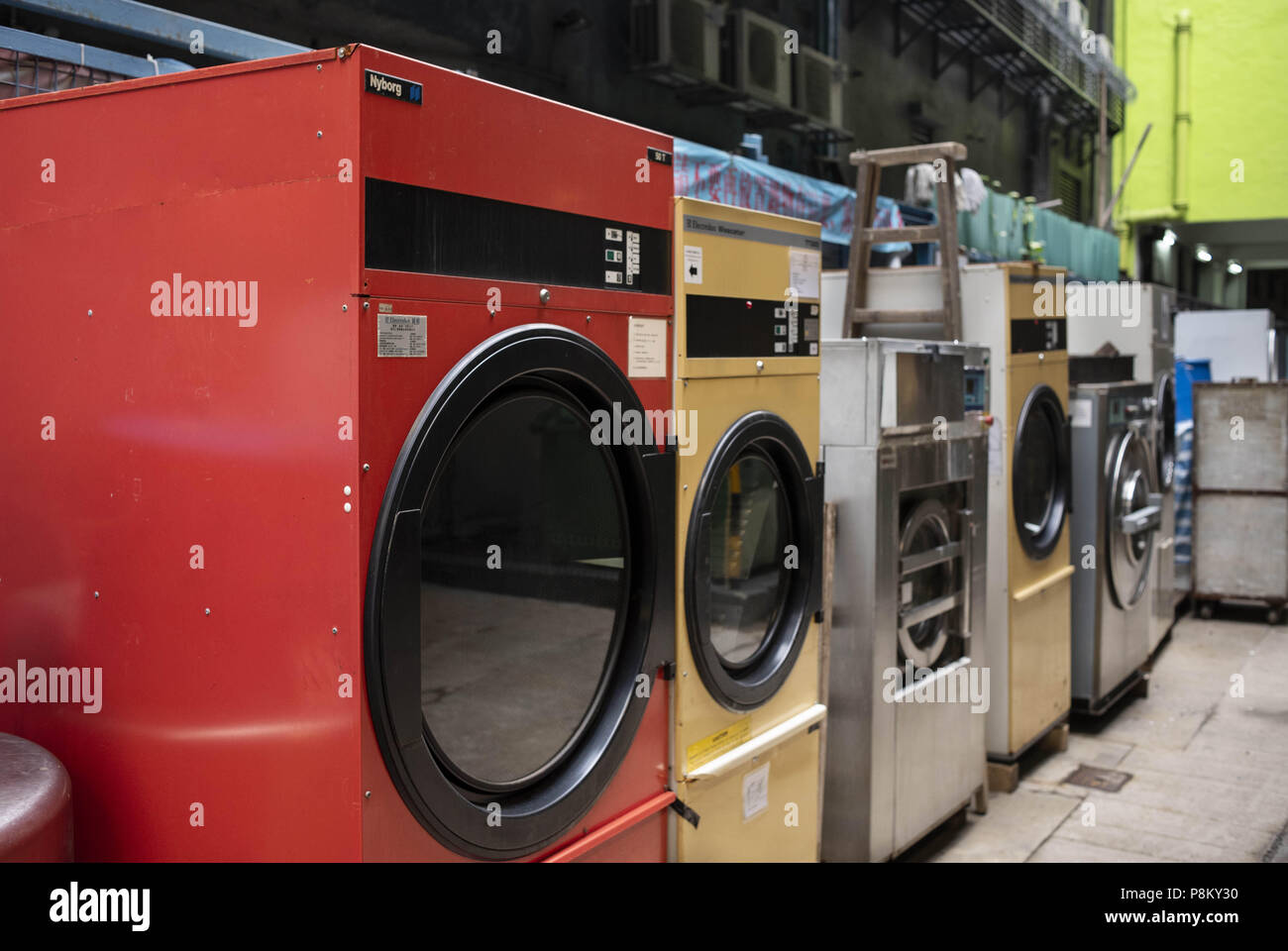 Kowloon, Hong Kong. 7th July, 2018. Old washing machines at an ...