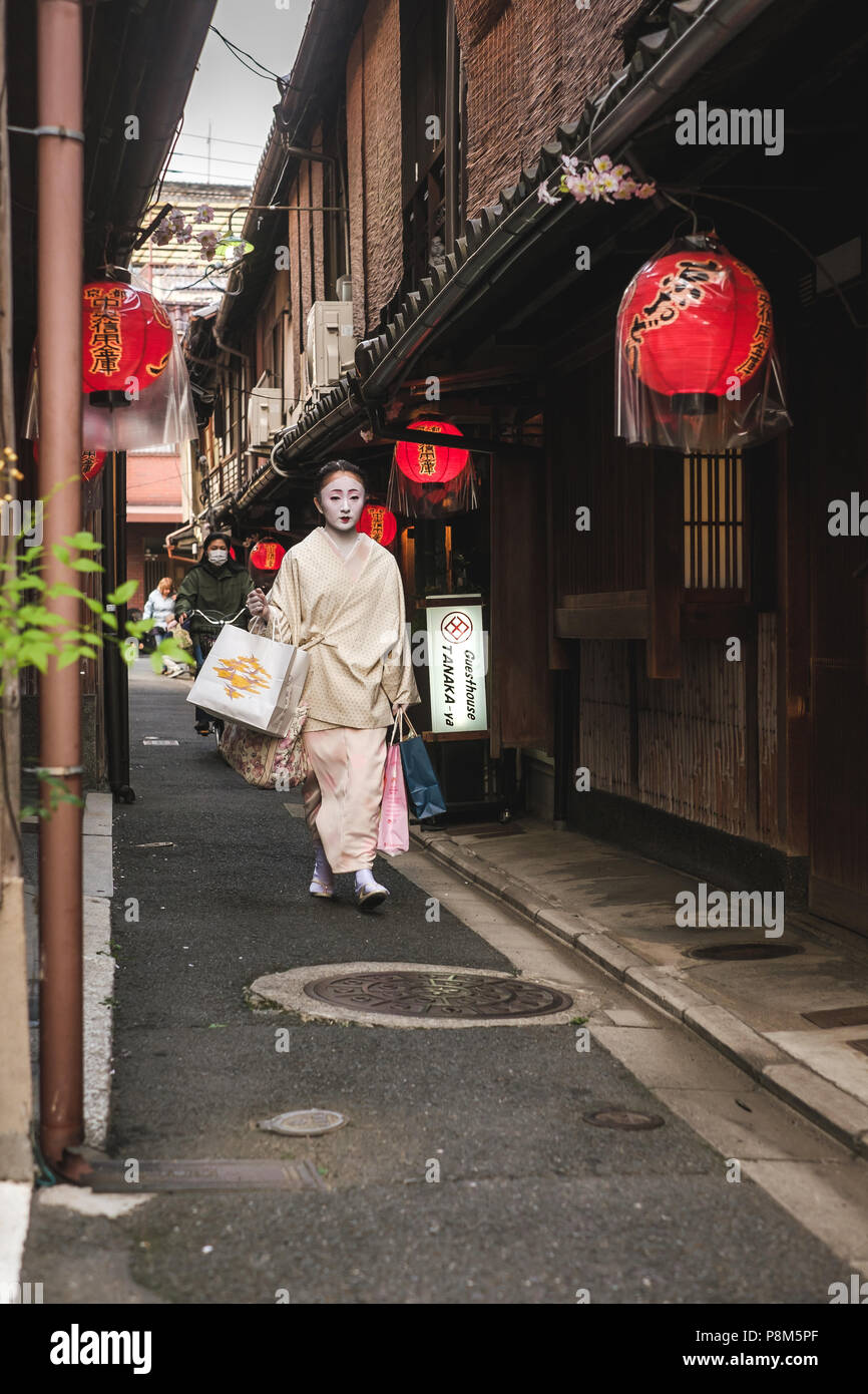 Ancient japanese disguise hi-res stock photography and images - Alamy