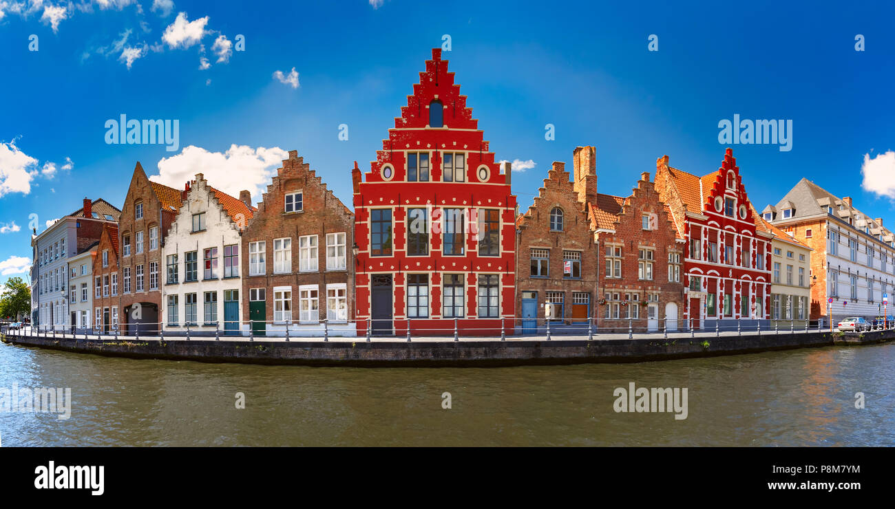 Colorful fun houses on the Bruges canal, Belgium Stock Photo - Alamy