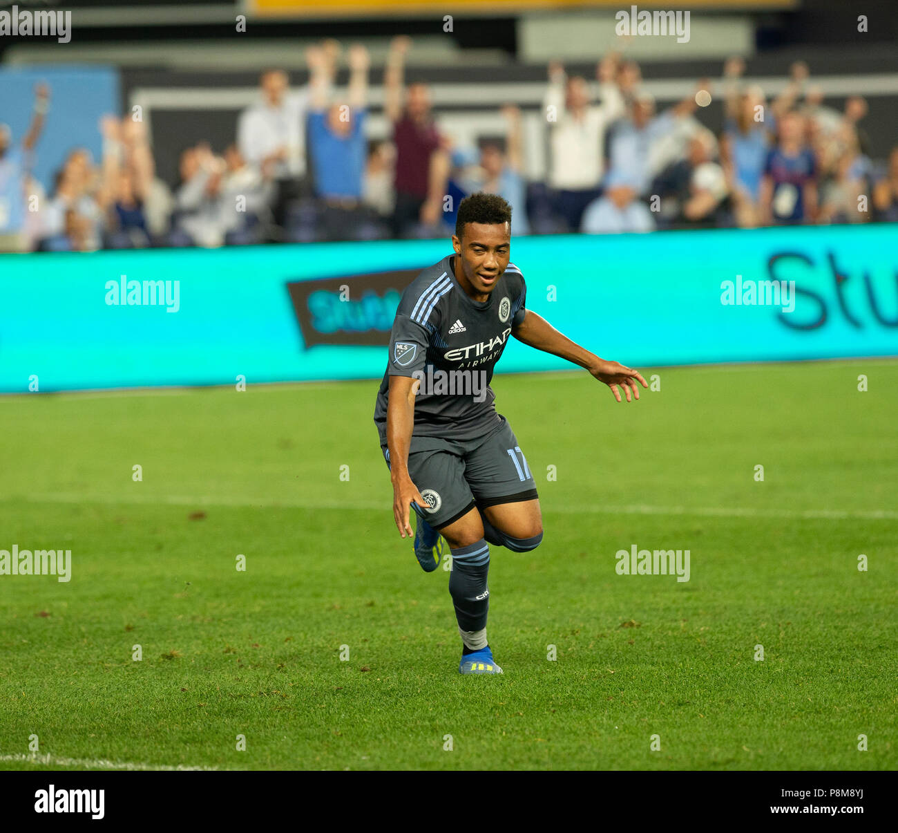 Jonathan lewis hi-res stock photography and images - Alamy