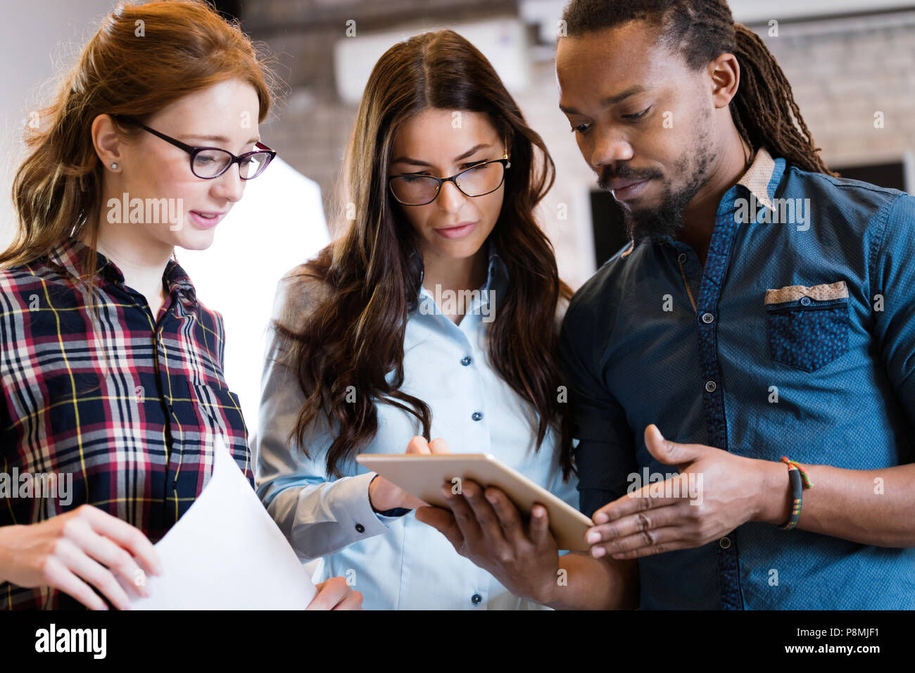 Diverse students group discussion hi-res stock photography and images ...