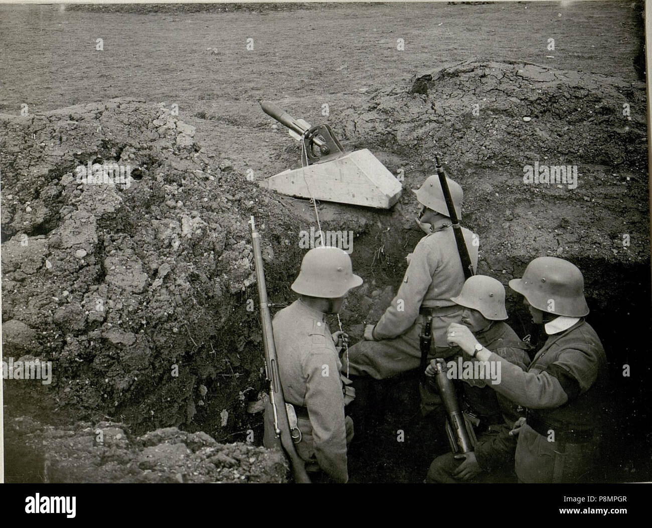 War training exercises hi-res stock photography and images - Alamy