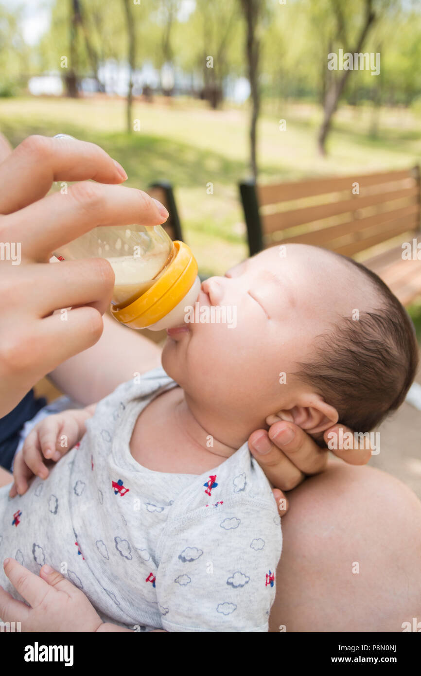 A portrait of cute newborn baby being fed using baby bottle Stock Photo ...