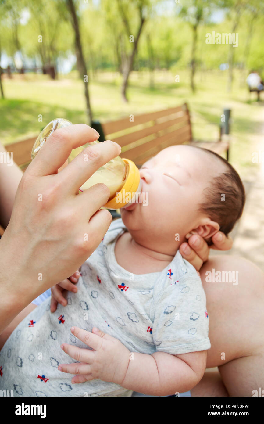 A portrait of cute newborn baby being fed using baby bottle Stock Photo ...