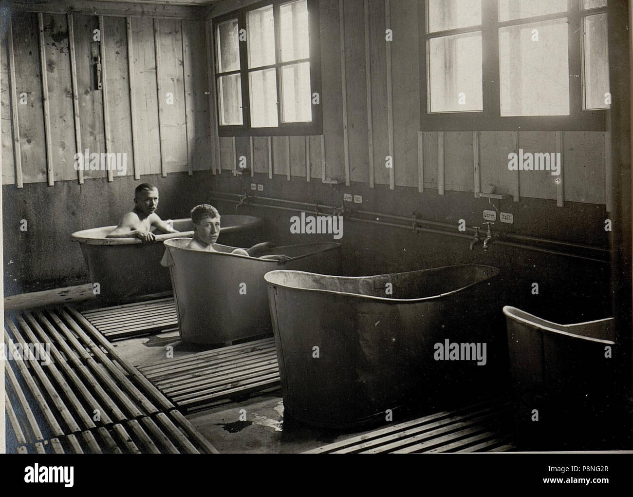 Wannenbad hi-res stock photography and images - Alamy