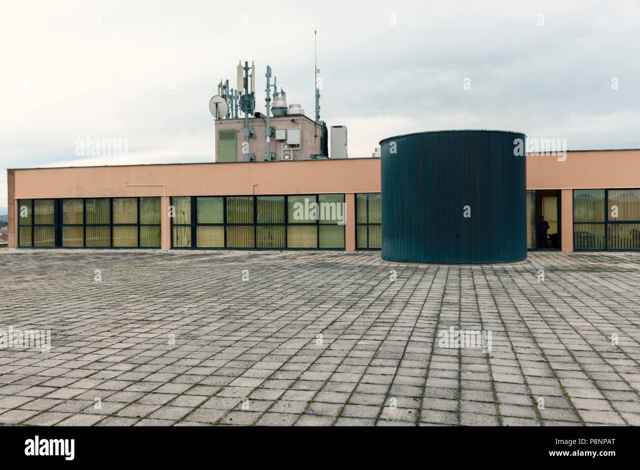 Rooftop water tank on top hi-res stock photography and images - Alamy
