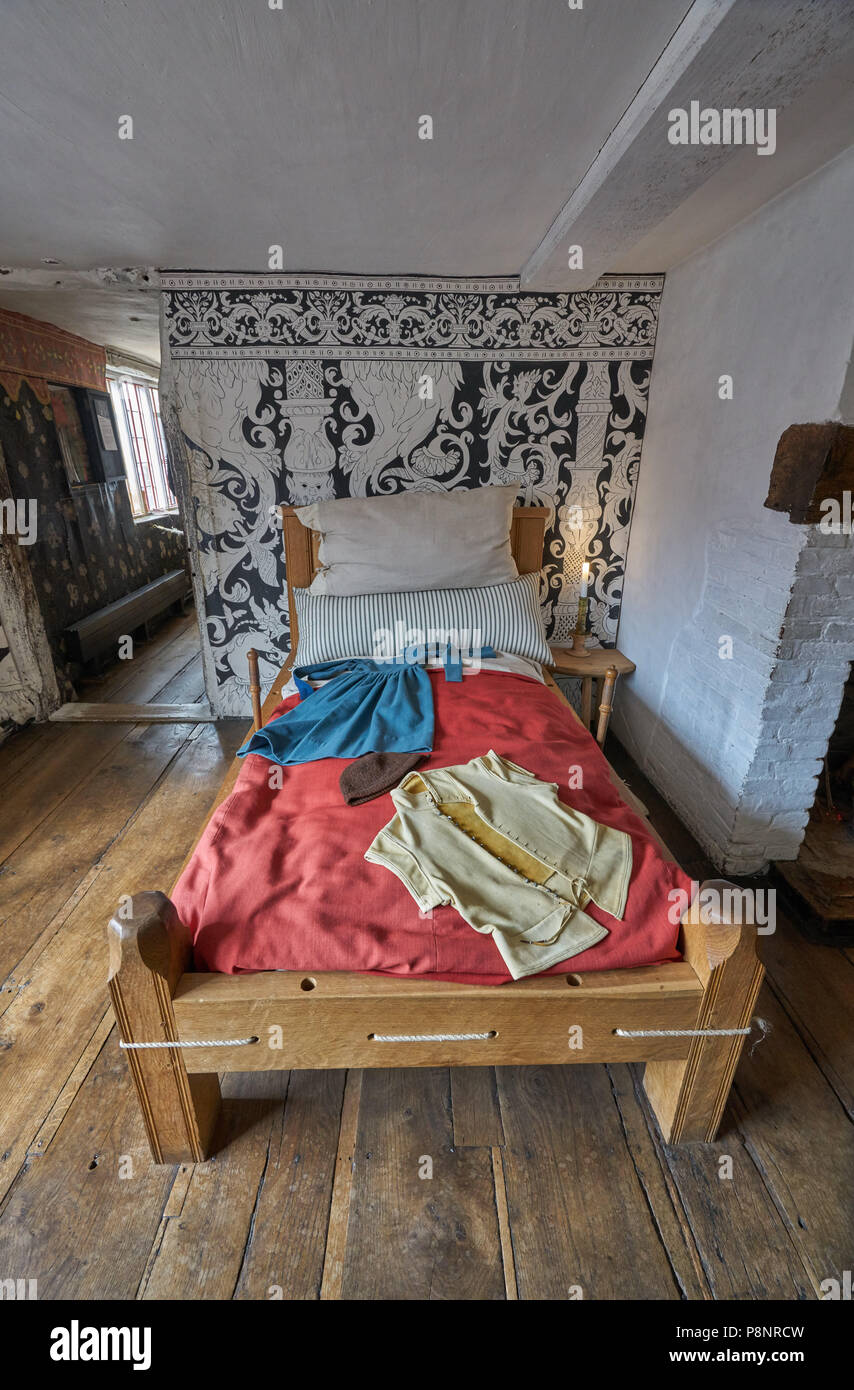 Elizabethan bed hi-res stock photography and images - Alamy