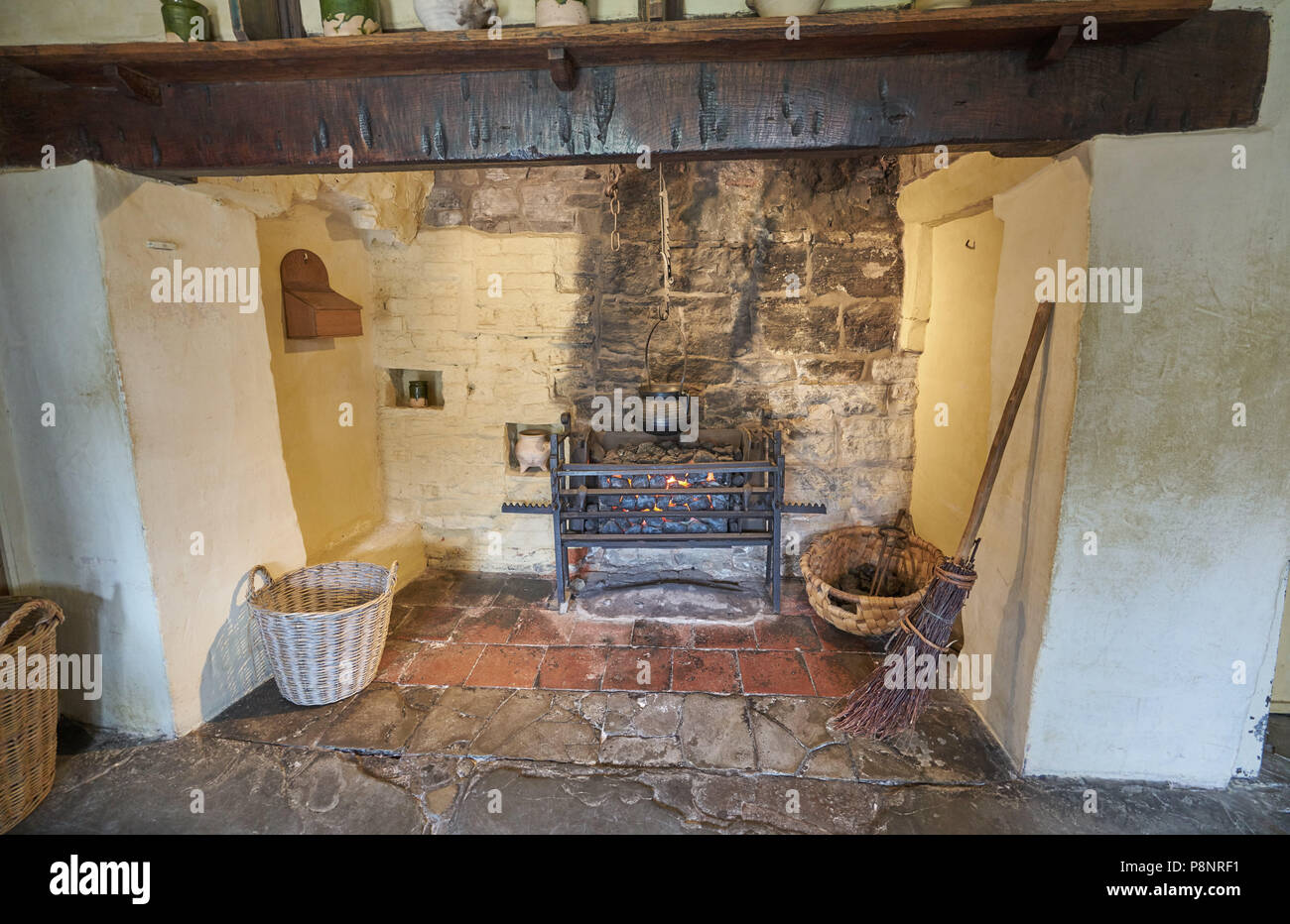 Tudor fireplace hi-res stock photography and images - Alamy