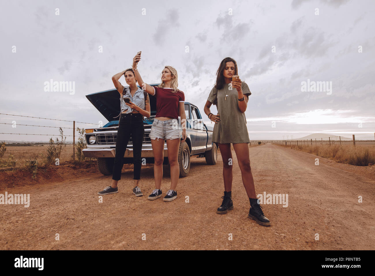 Car breakdown woman call help hi-res stock photography and images - Alamy