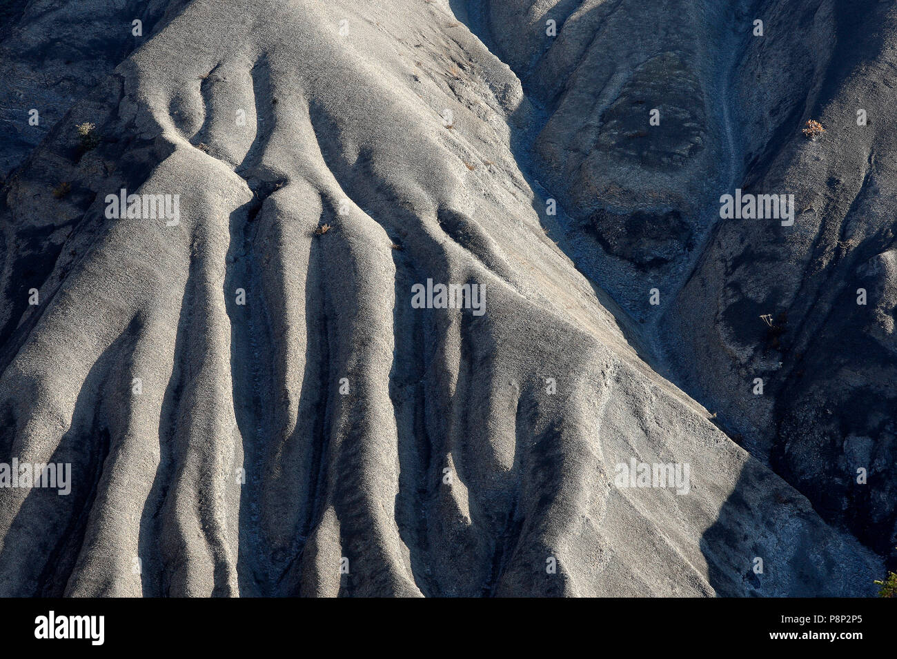 Cracks in rock hi-res stock photography and images - Alamy