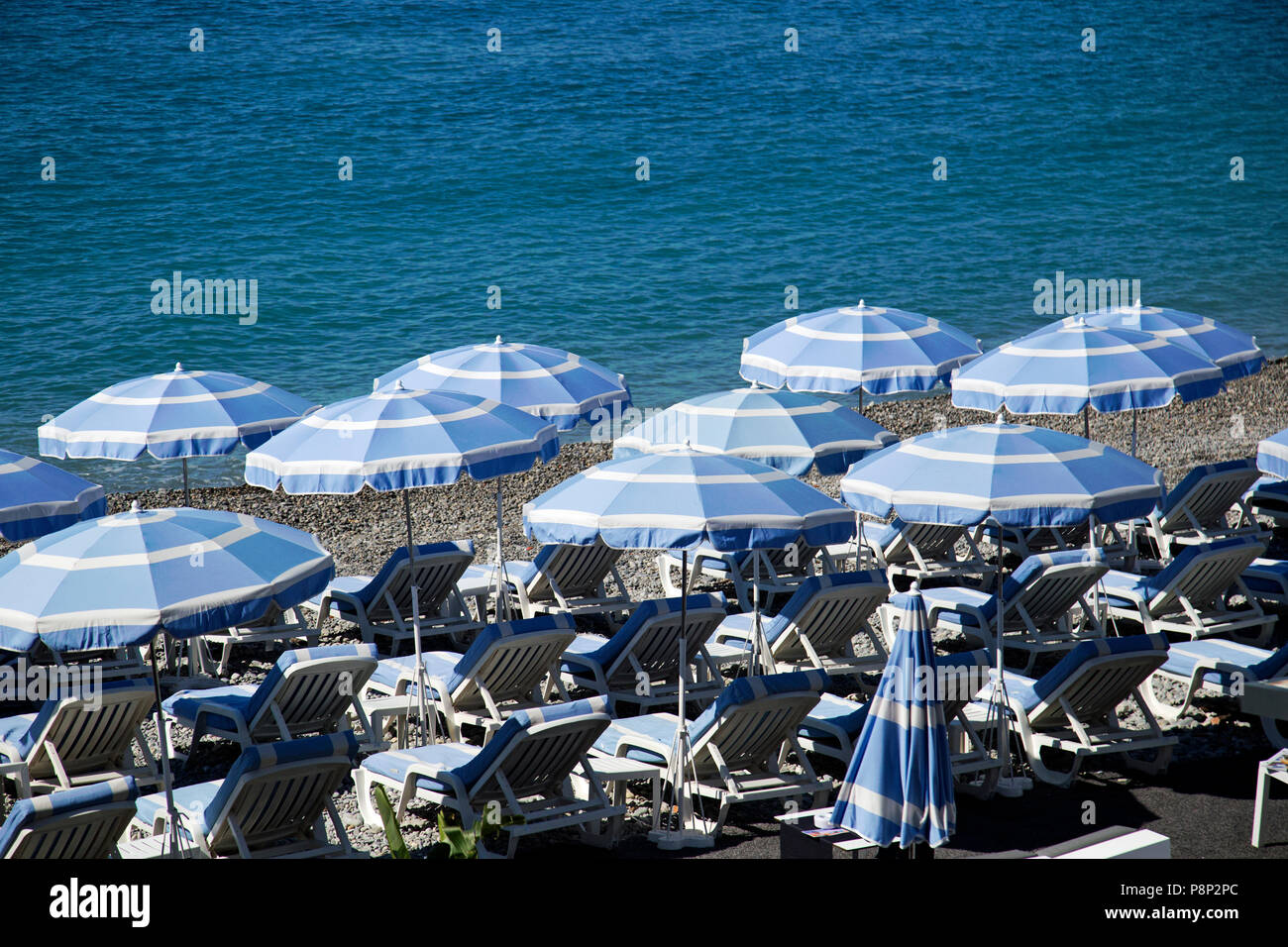 Blue and white parasols hi-res stock photography and images - Alamy