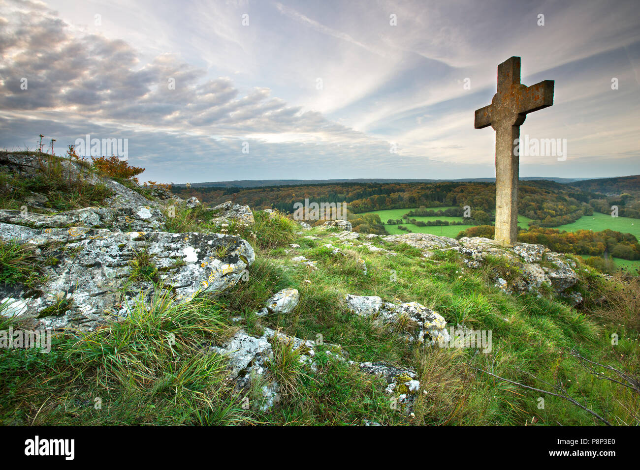 Cross valley hi-res stock photography and images - Alamy