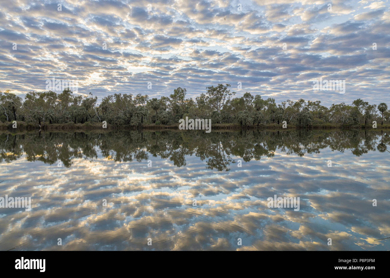 Altocumulus stratiformis undulatis hi-res stock photography and images ...