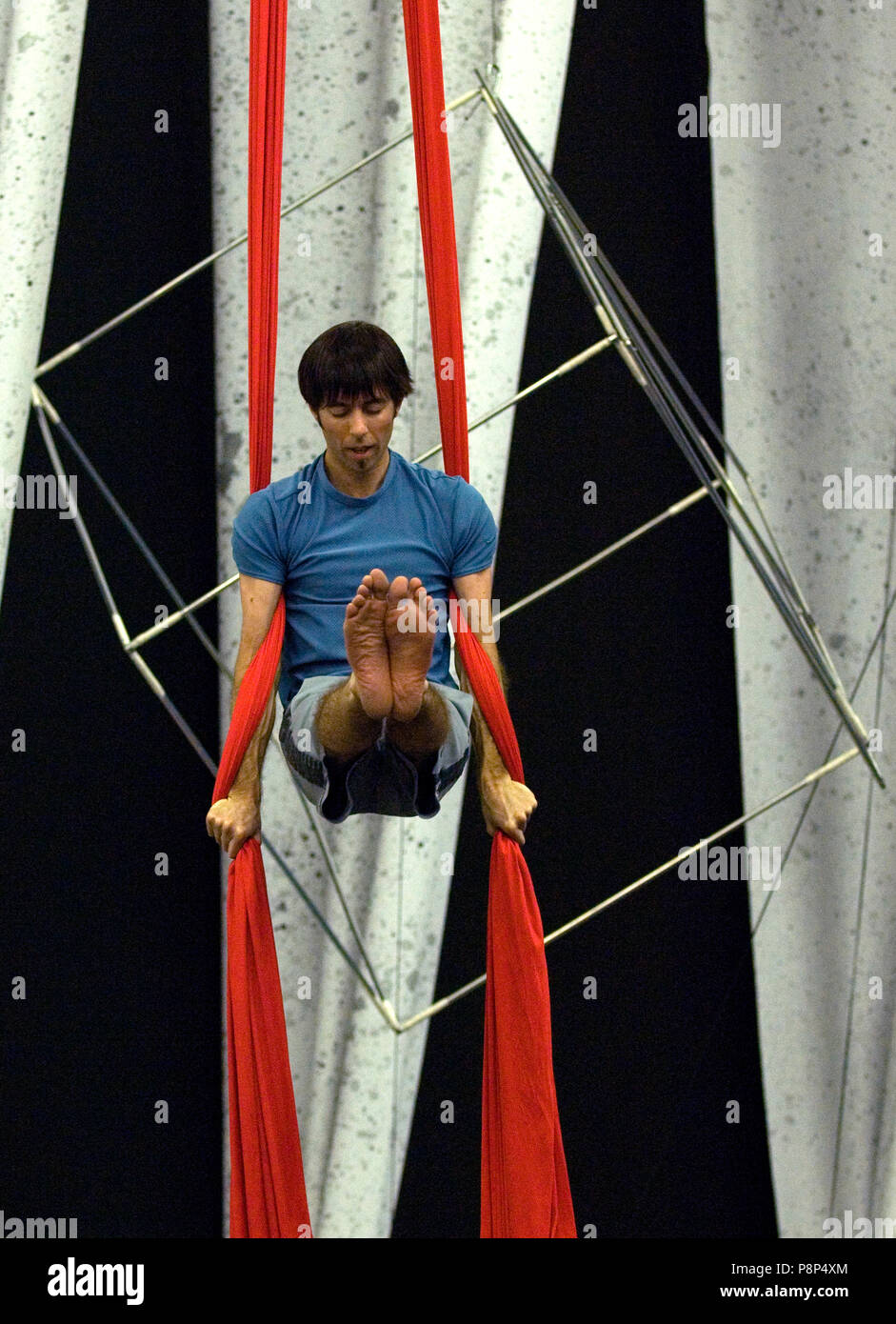 Male acrobat hi-res stock photography and images - Alamy