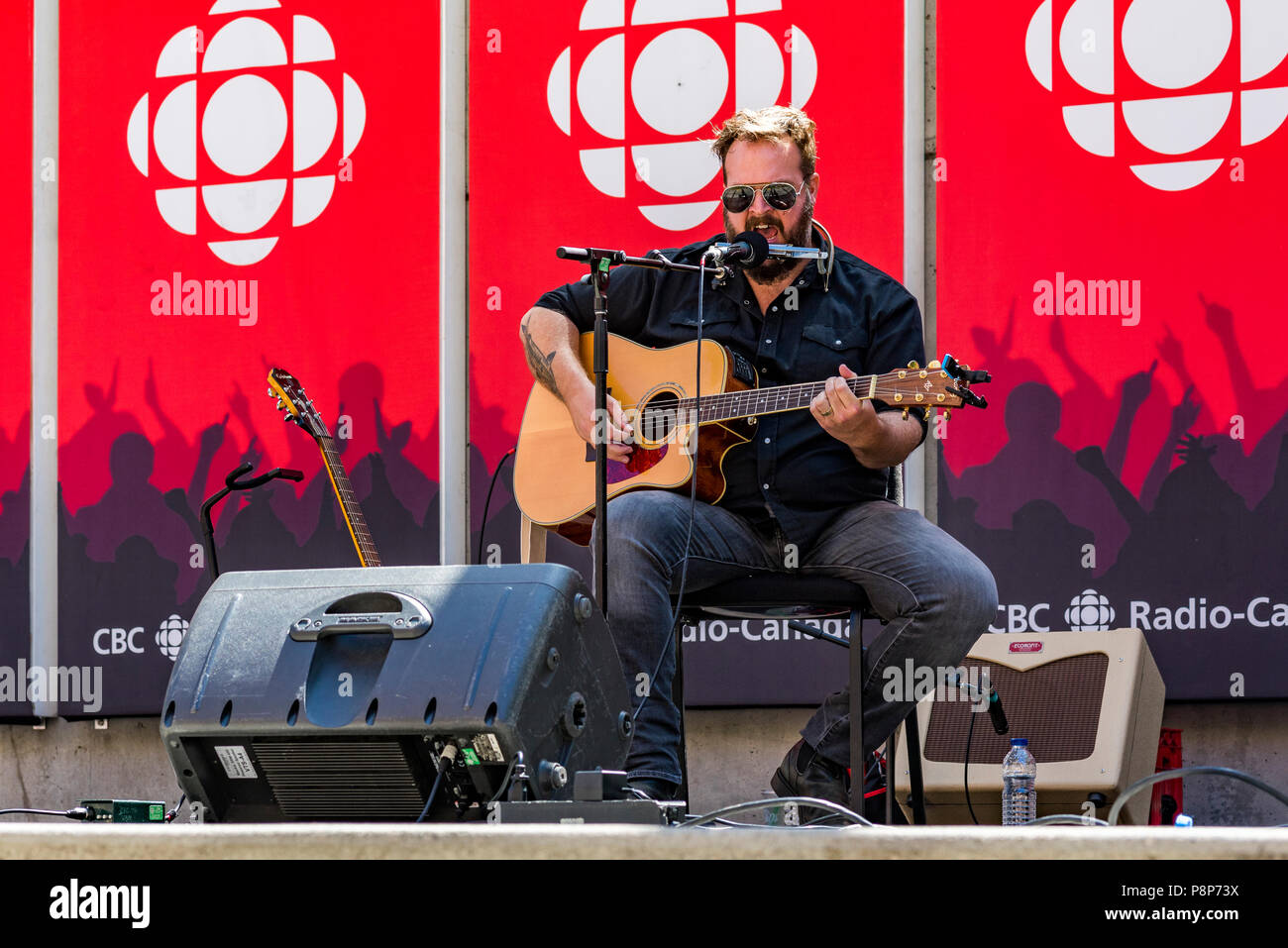 Blues guitarist singer hi-res stock photography and images - Alamy