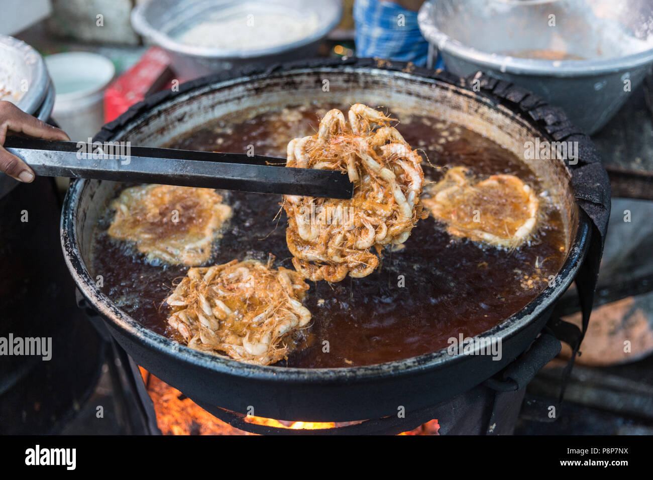 Street food stall cooking prawns, Yangon, Myanmar (Burma Stock Photo ...