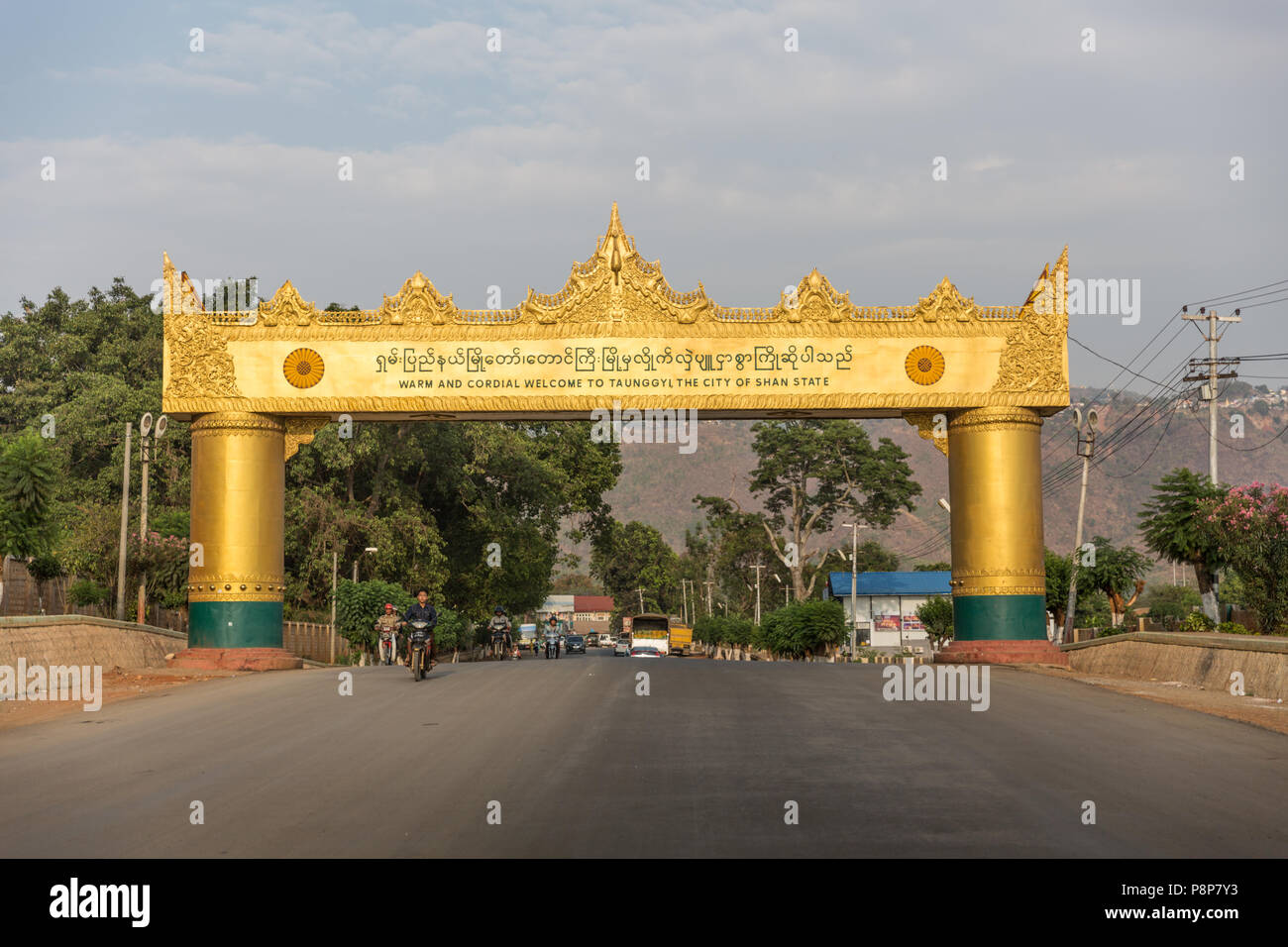 Golden sign at entrance gate hi-res stock photography and images - Alamy