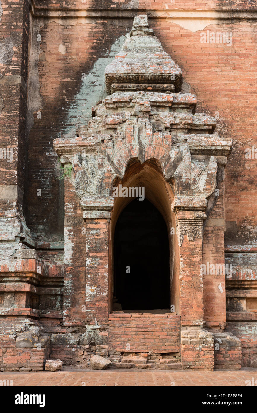Dhammayan temple hi-res stock photography and images - Alamy