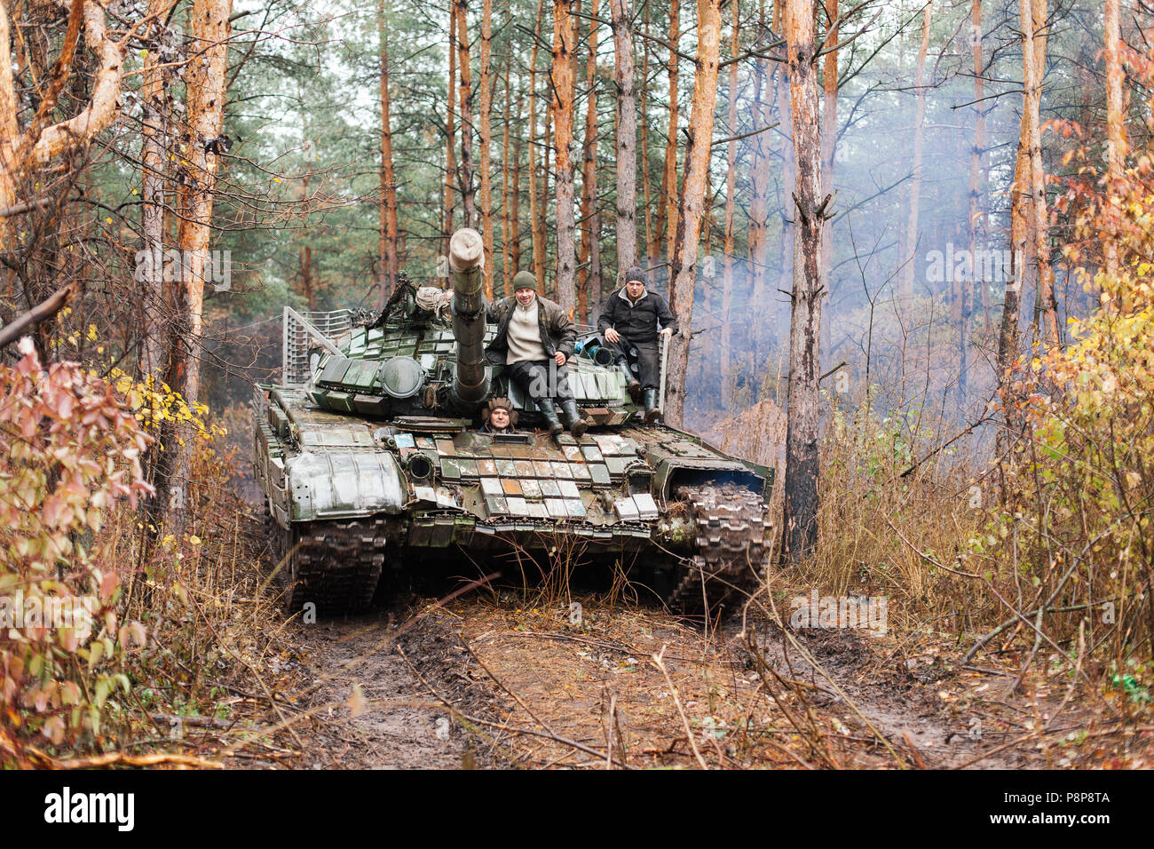 Camouflage tanks hi-res stock photography and images - Alamy