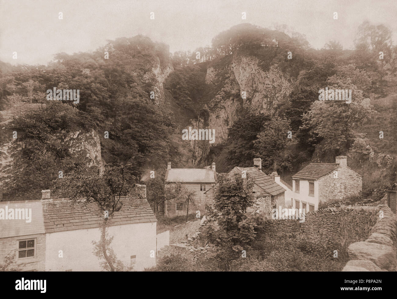 Castleton with Peveril Castle and Peak Cavern in background, Peak ...