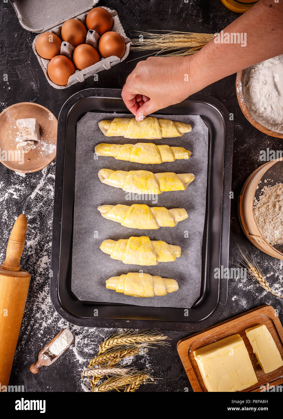 Sprinkling ingredients hi-res stock photography and images - Alamy