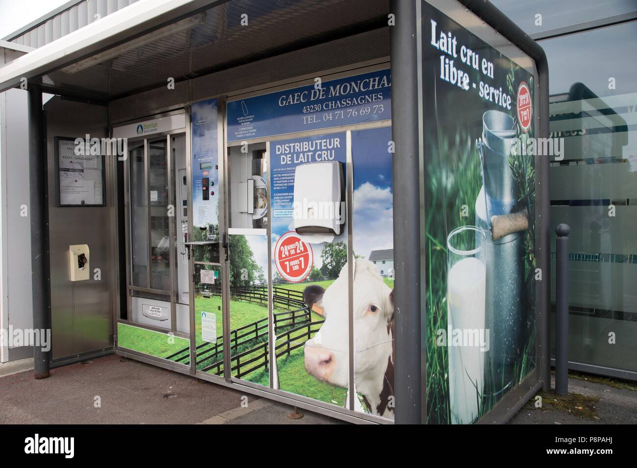Milk vending machine hi-res stock photography and images - Alamy