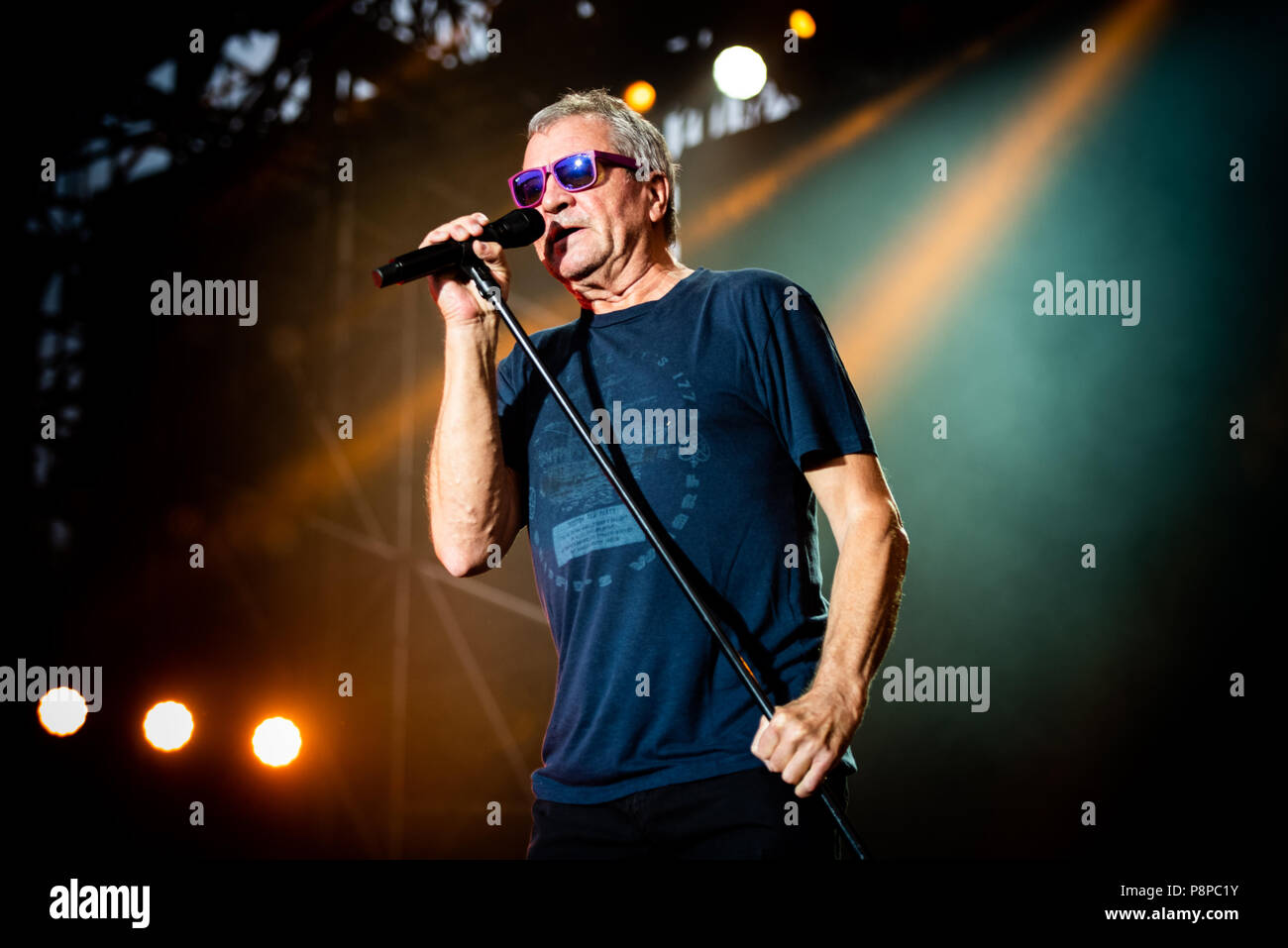 Roger glover of deep purple on stage hi-res stock photography and ...
