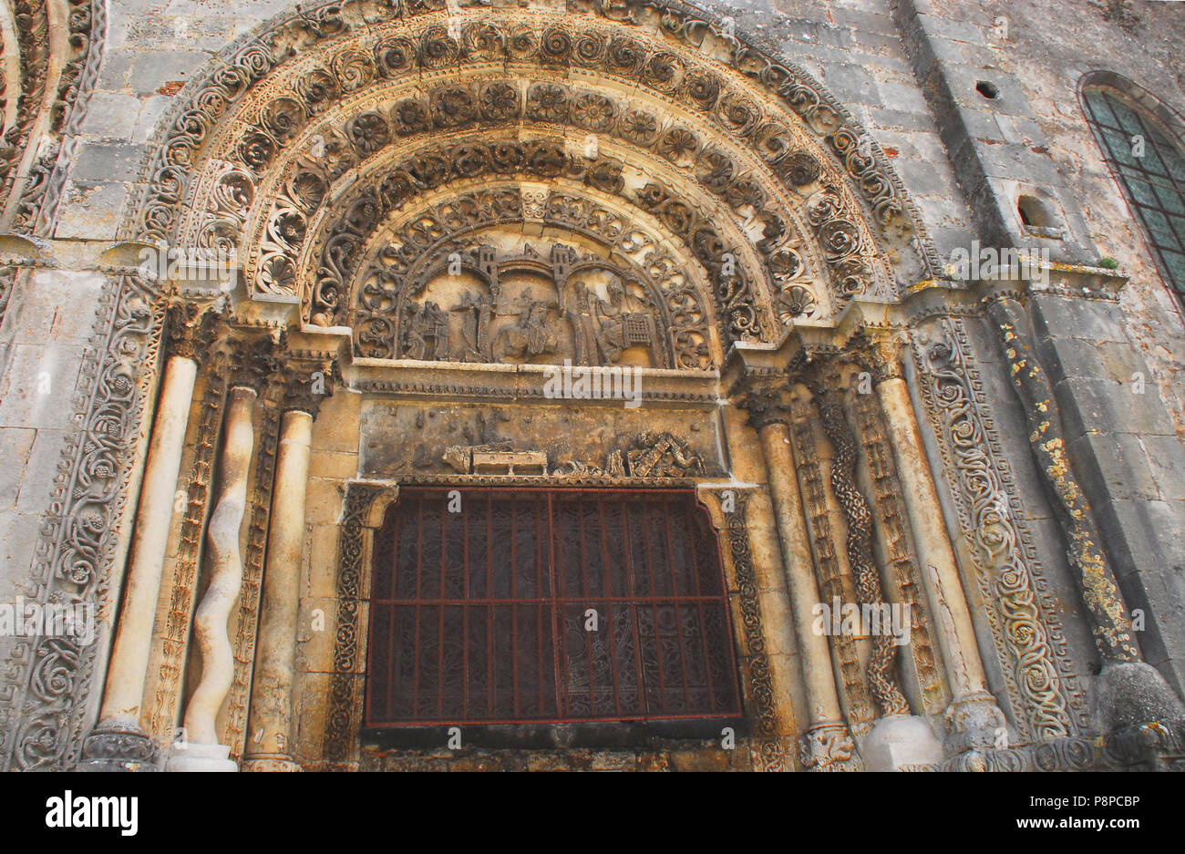 Burgundian romanesque architecture hi-res stock photography and images ...