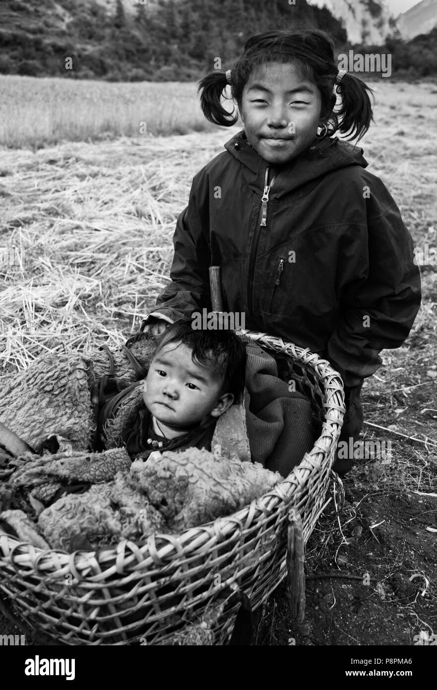 Nepali family hi-res stock photography and images - Alamy