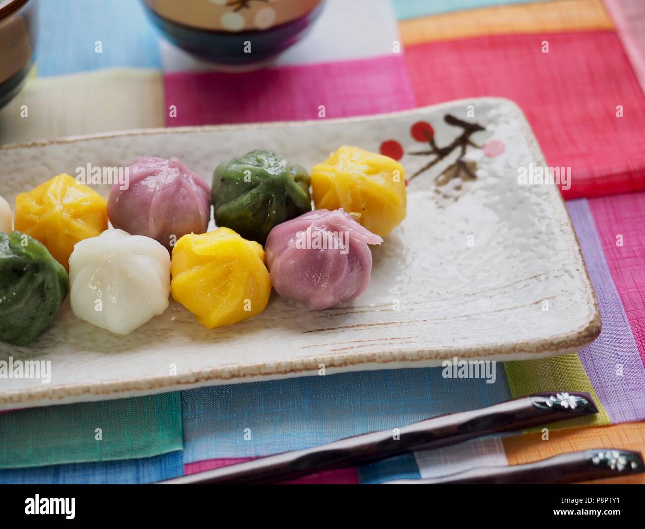 Korean food Songpyeon, Honey-filled Rice Cake Stock Photo - Alamy