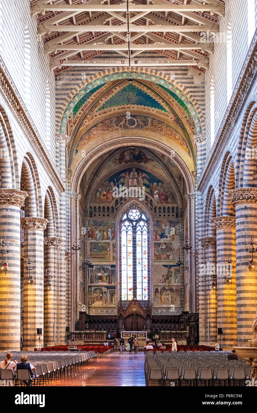 Orvieto, Italy - Interior of the Duomo di Orvieto cathedral at Piazza ...