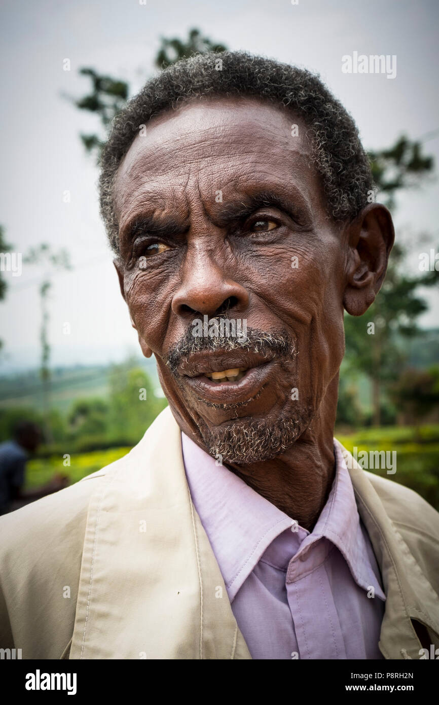 Rwanda portrait old man hi-res stock photography and images - Alamy