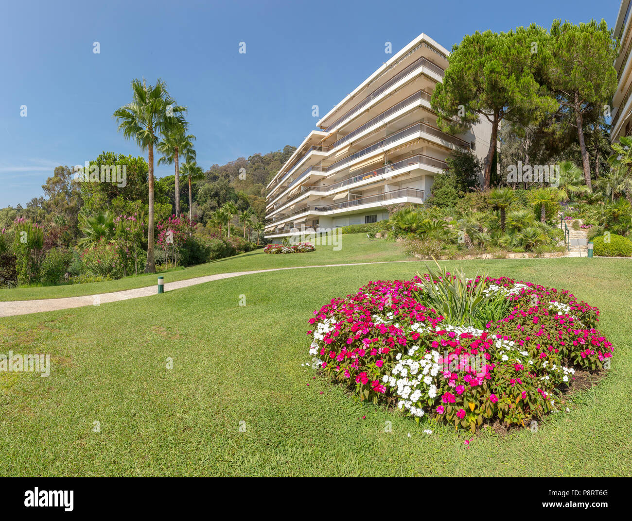 Super cannes hi-res stock photography and images - Alamy