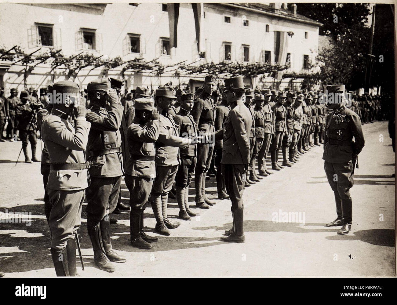356 Kaiser Karl I. in Triest während seiner Frontreise an die ...