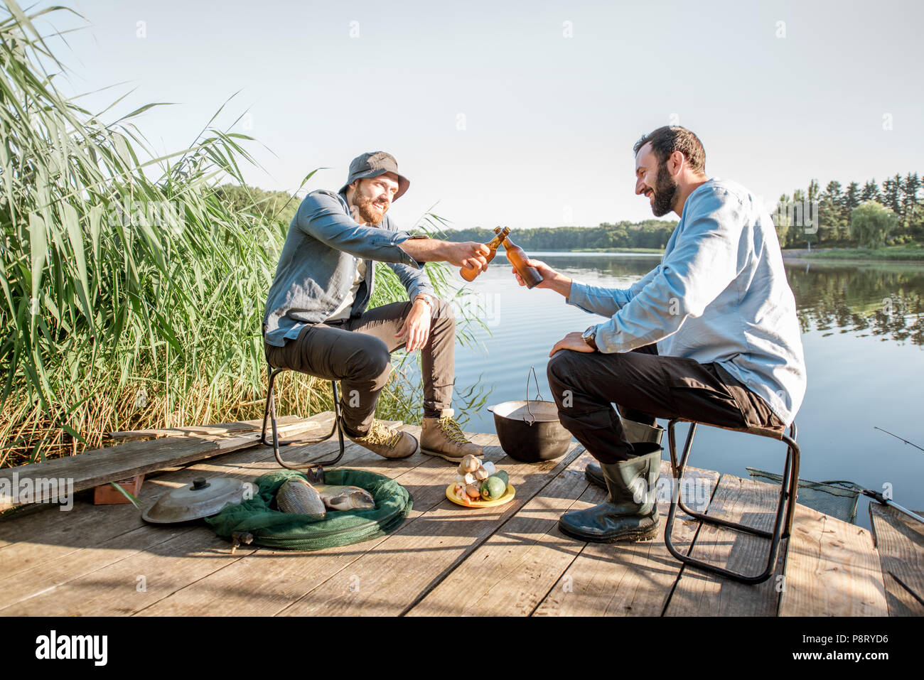 Clinking beer bottles hi-res stock photography and images - Alamy