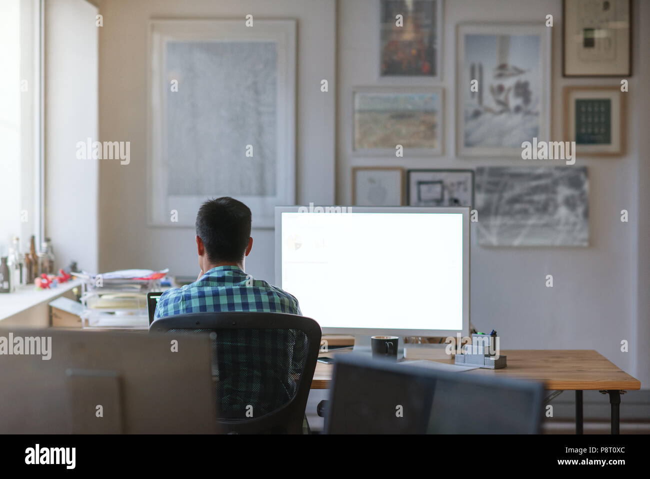 Alone desk hi-res stock photography and images - Alamy